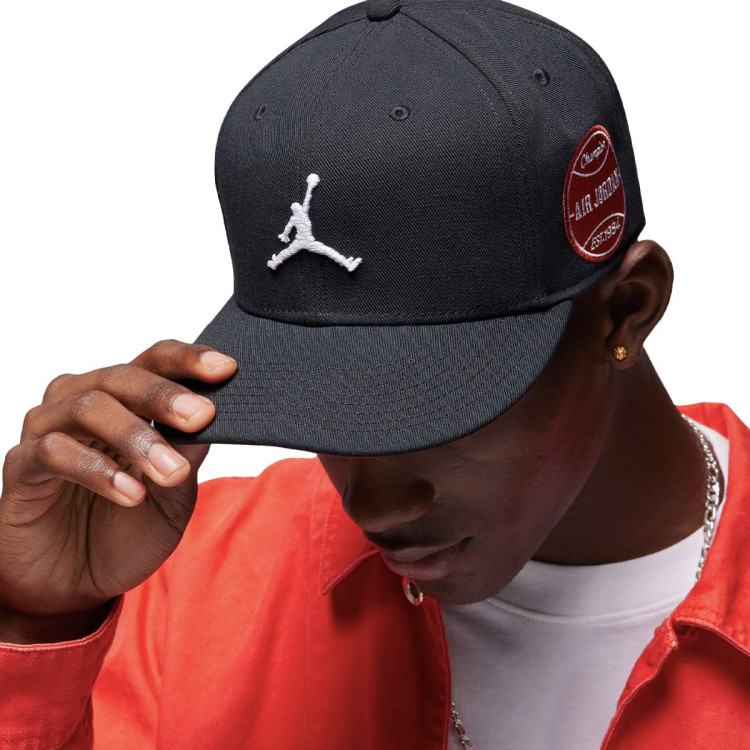 Gorra Jordan Flight MVP Pro Black-Dune Red-White - Fútbol Emotion