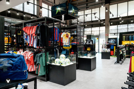 Nueva tienda Futbol Emotion Puerto venecia - Blogs - Fútbol Emotion