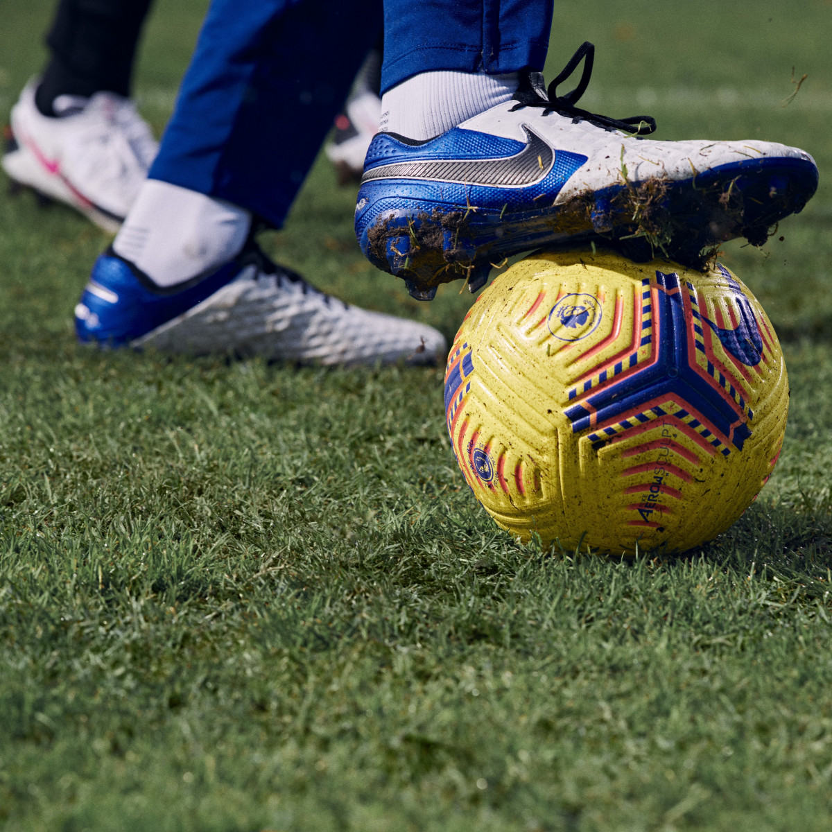 Nova bola Nike Hi-Vis Winter Premier League - Blogs - Fútbol Emotion