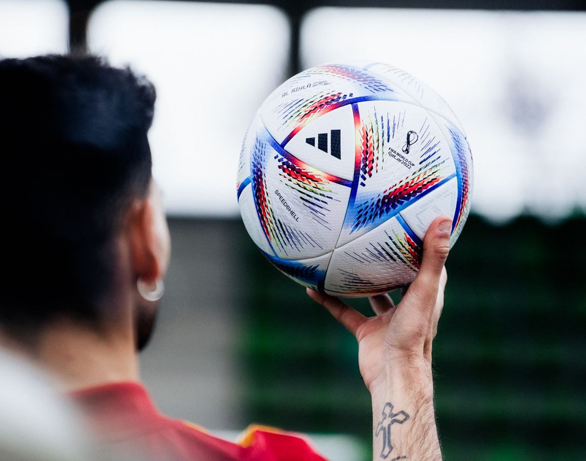 El balón del Mundial de Qatar 2022 adidas Al-Rihla - Blogs - Fútbol Emotion